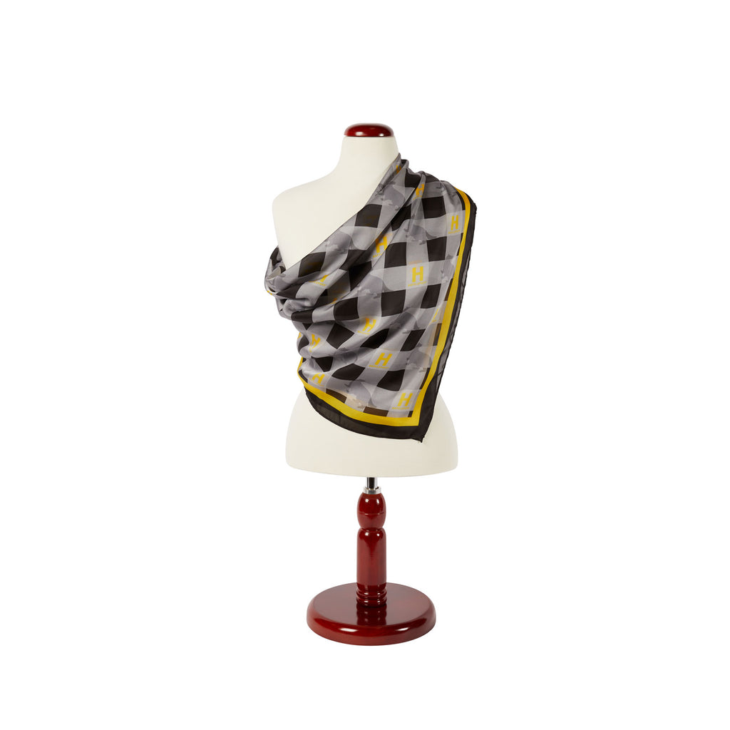 HUFFLEPUFF ™ HOUSE MASCOT SCARF | Harry Potter The Exhibition